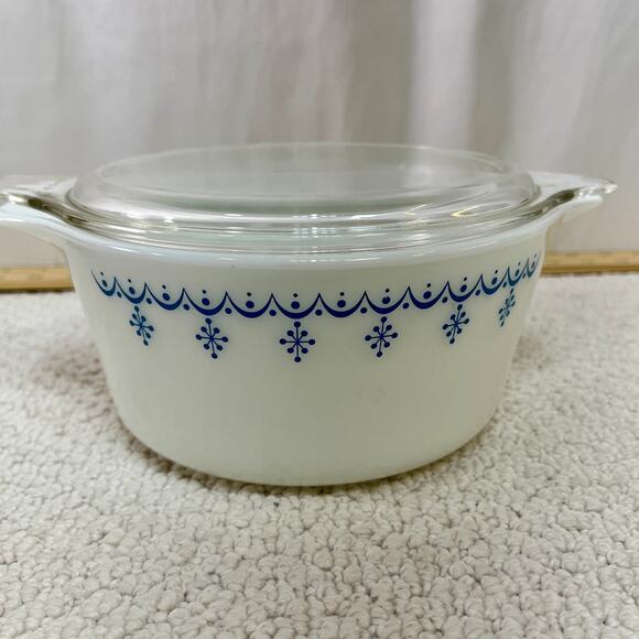 Pyrex | Kitchen | Pyrex Snowflake White Blue Cinderella Round Casserole ...